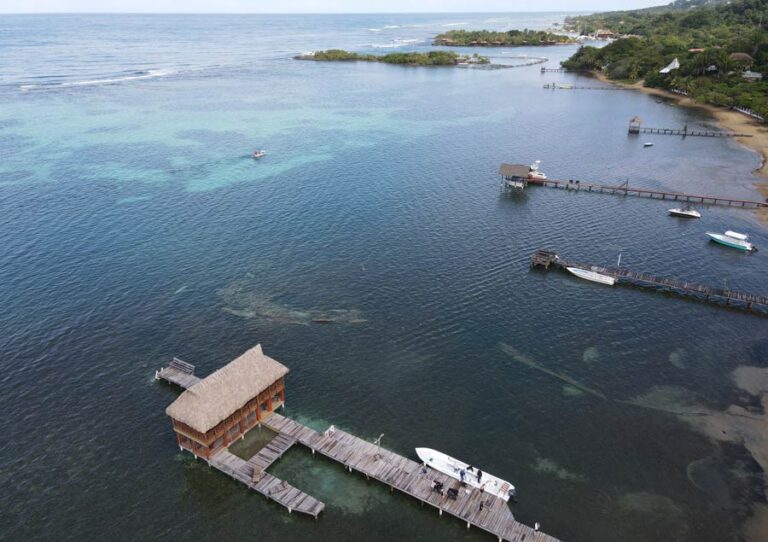 Roatan Geography - Scuba Nomad Roatan